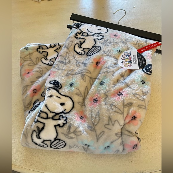 Peanuts | Bedding | Peanuts Extra Long Velvet Plush Throw Blanket 6 X ...